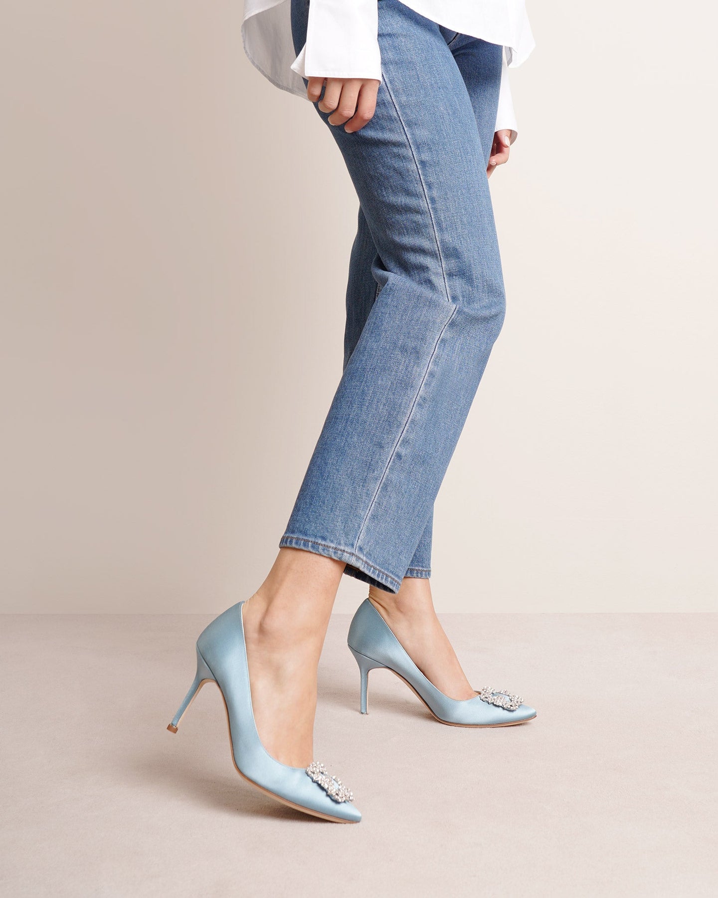 Manolo Blahnik | Hangisi 90 light blue satin pumps | Savannahs